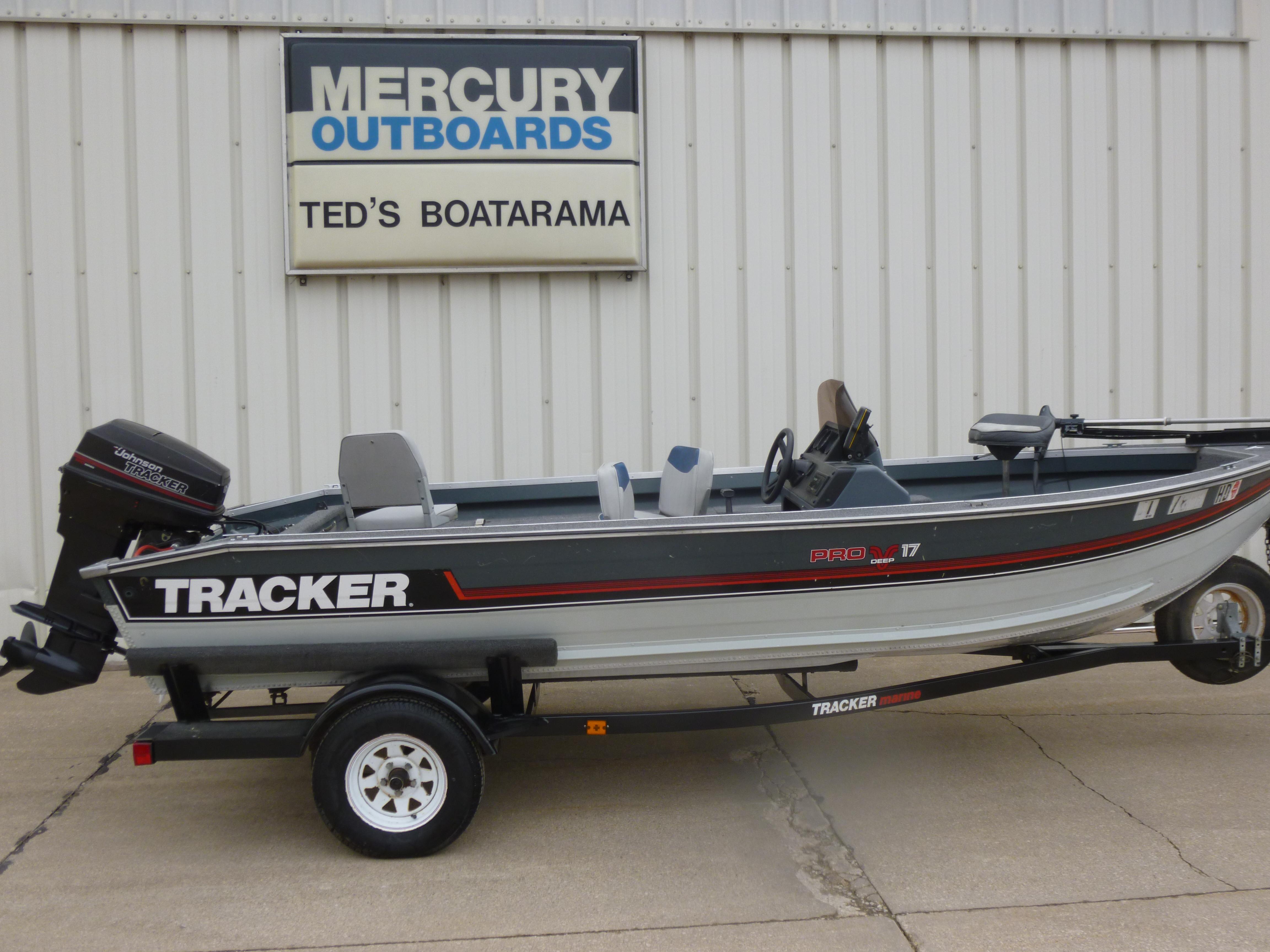 1989 Bass Tracker Pro Deep V 17 Rock Island Illinois