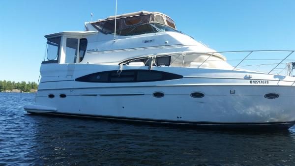 Private boat sales store