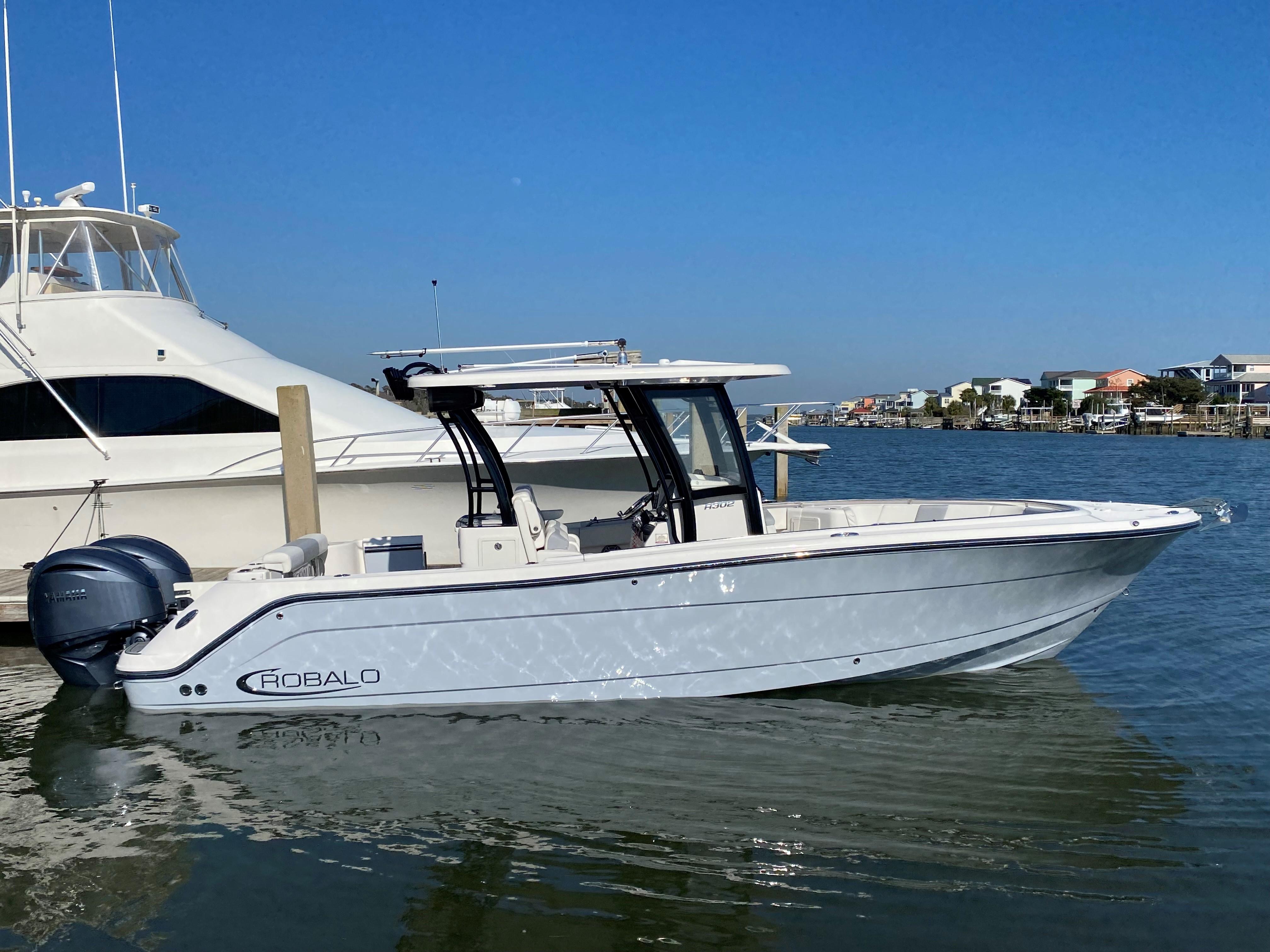 Robalo boats store