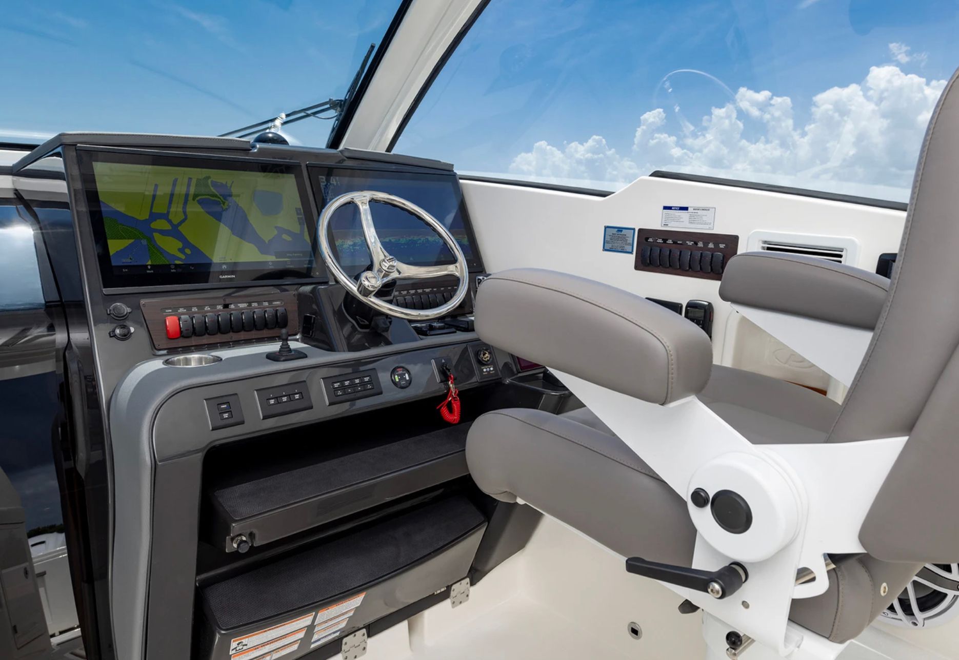 Pursuit OS 405 Review: Lure and Lounge - boats.com